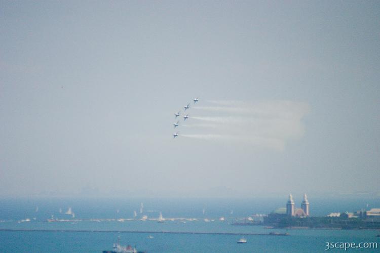 USAF F-16 Thunderbirds in Delta formation over Chicago's lakefront Fine ...